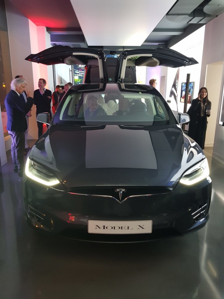 Inauguration du nouveau showroom Tesla dans Paris